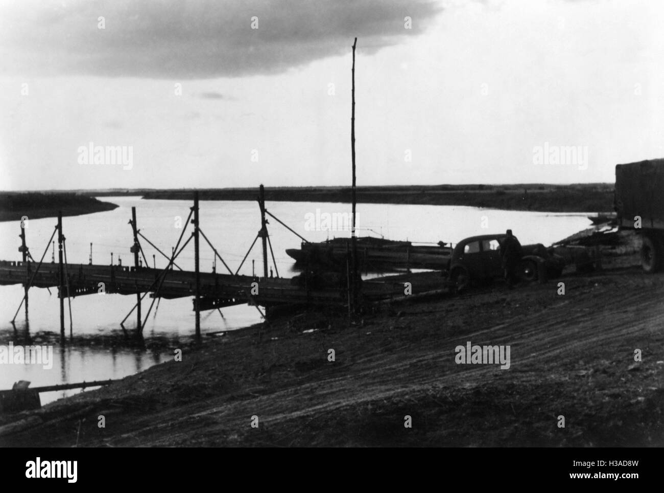 Pont militaire Banque de photographies et d’images à haute résolution ...
