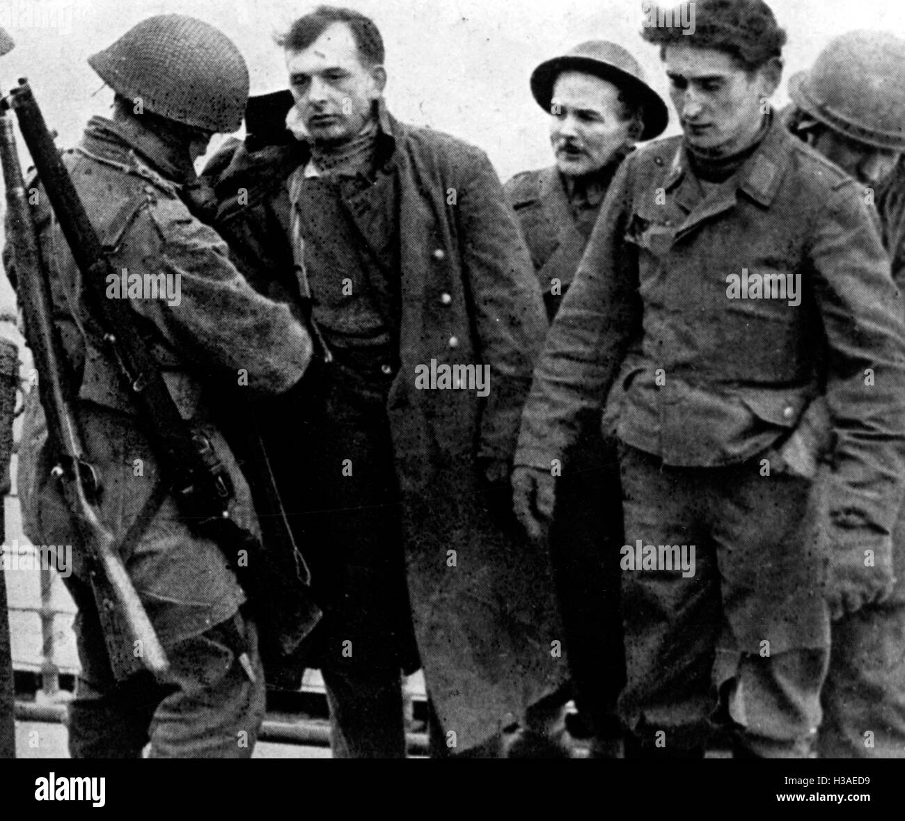 Captured wehrmacht soldiers Banque de photographies et d’images à haute ...