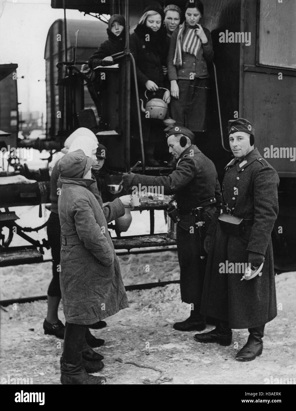L'arrivée de Volhynie allemands dans la réception camp à Lodz, 1940 ...