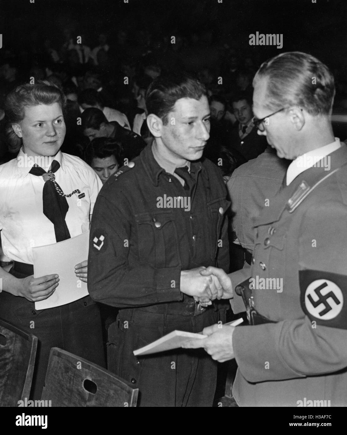 Membres du parti nazi Banque d'images noir et blanc - Page 2 - Alamy