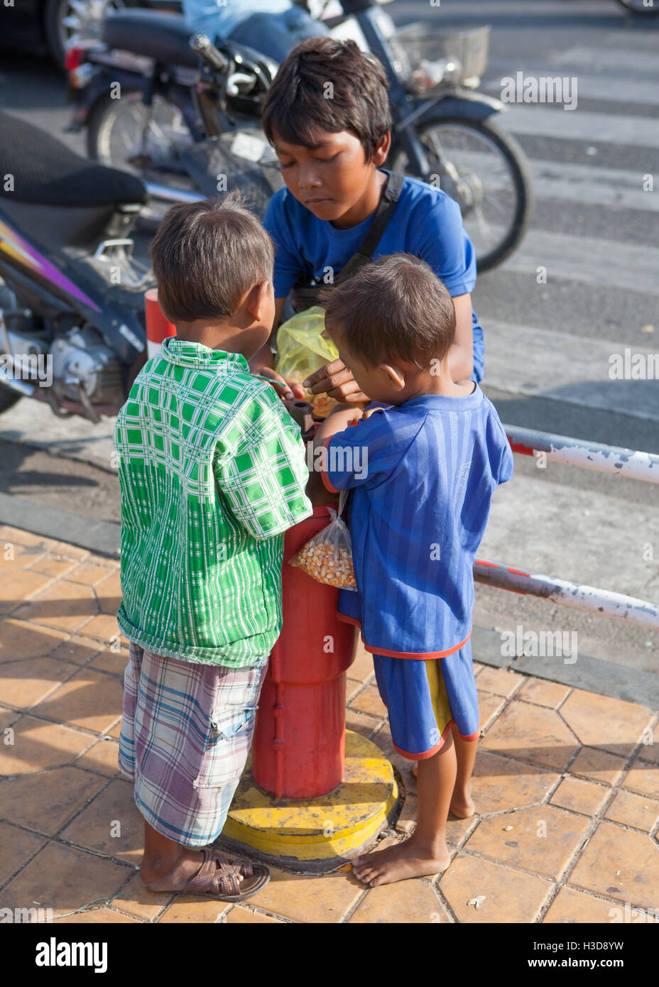 Enfants affamés Banque de photographies et d’images à haute résolution ...