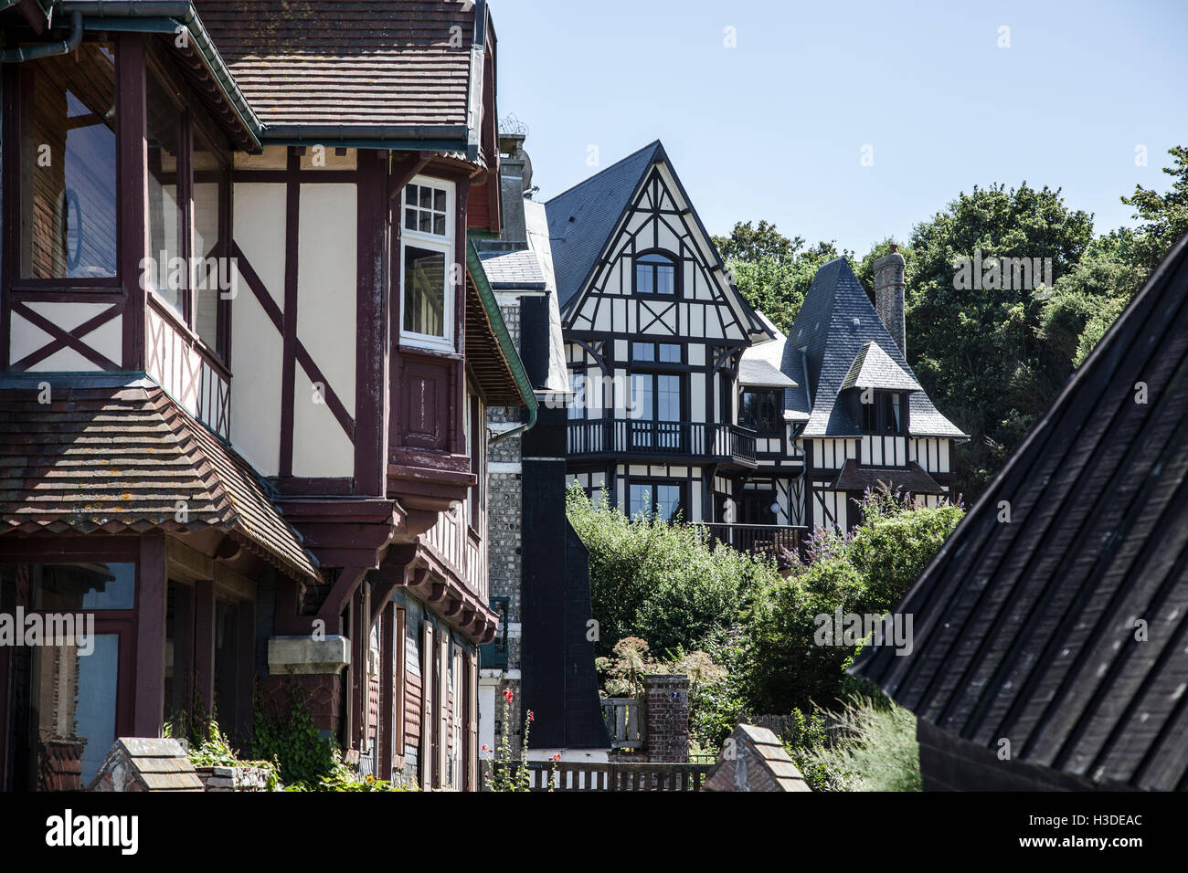 Center of etretat town Banque de photographies et d’images à haute ...