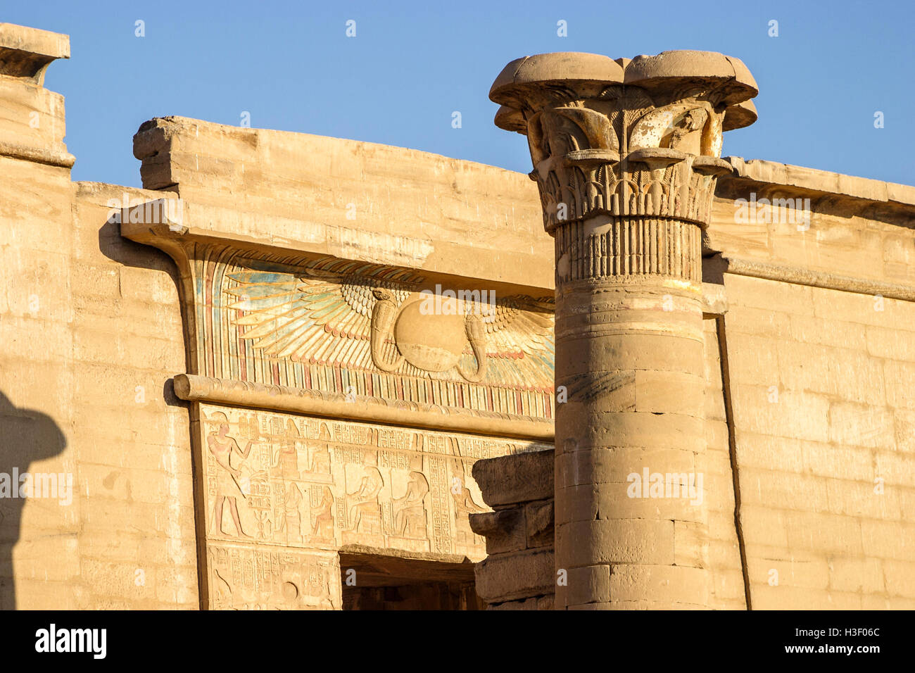 Le temple funéraire de Ramsès III à Médinet Habou, une nouvelle et ...