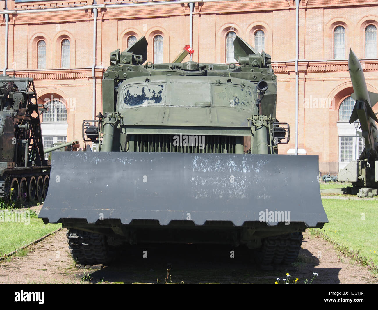Le MDK-2 est un obusier automoteur russe, qui fait partie de la collection d'artillerie du Musée ...