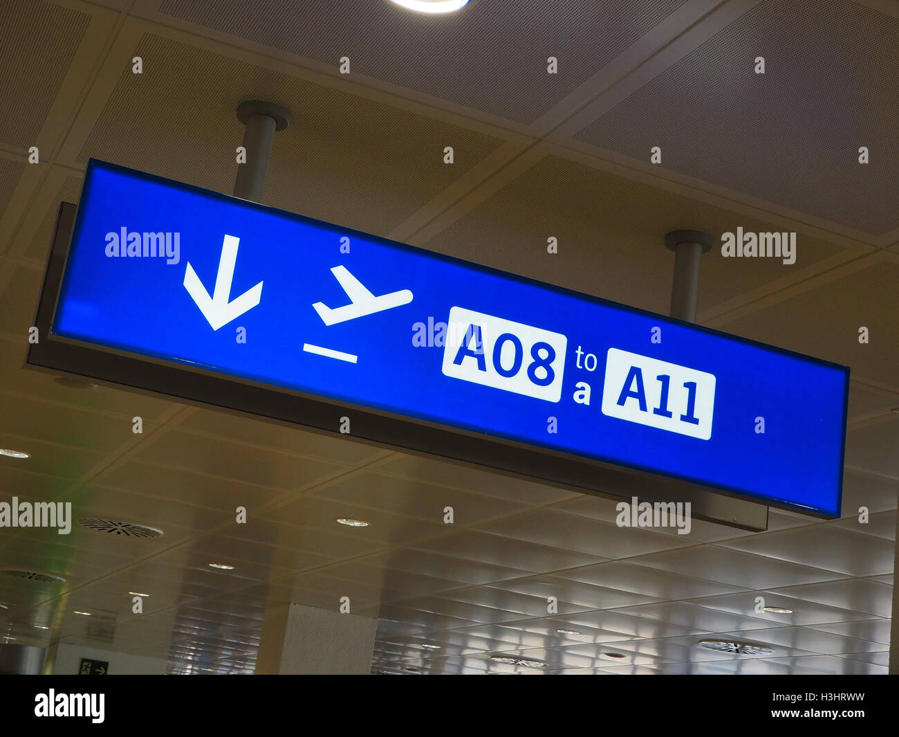 Airport departures sign Banque de photographies et d’images à haute ...
