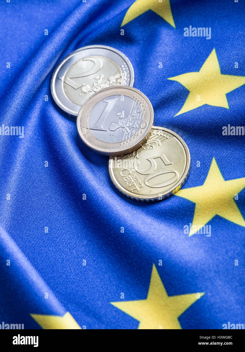 Les pièces en euros. Devise Euro. Euro argent. Drapeau européen et l ...