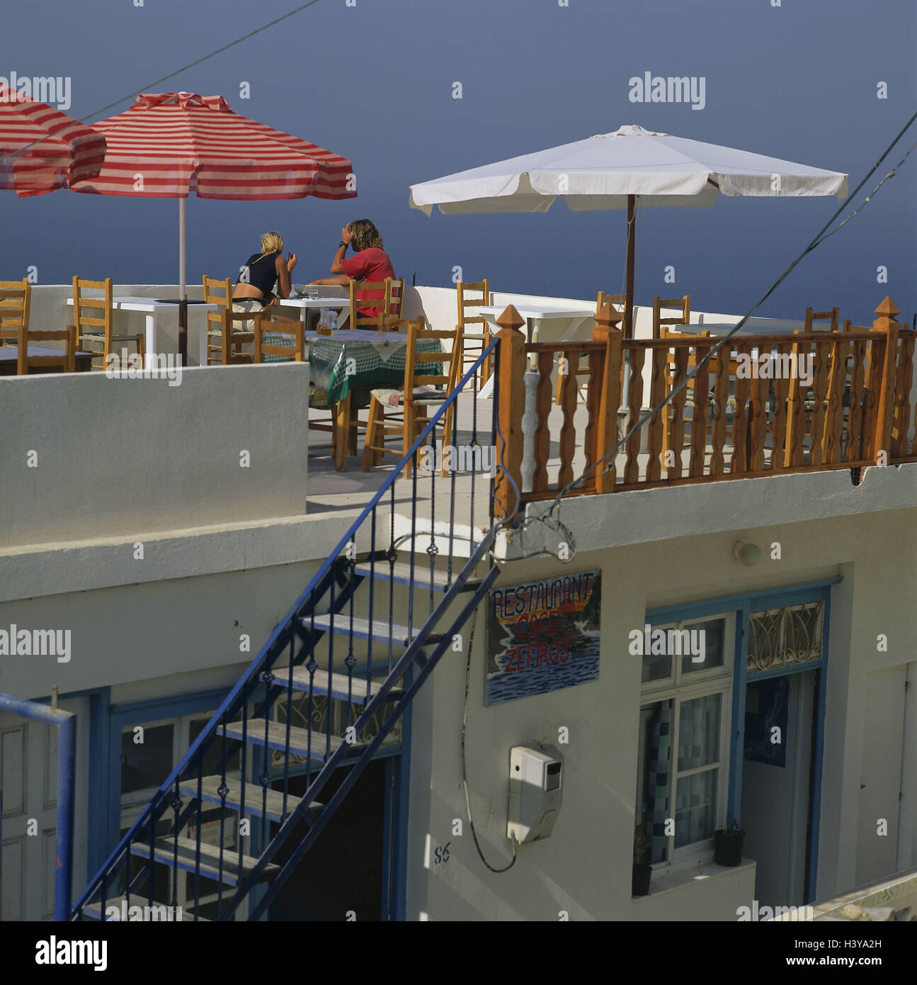 La Grèce, le cirque d'émotivité, Olympos, Terrace cafe, touristiques ...