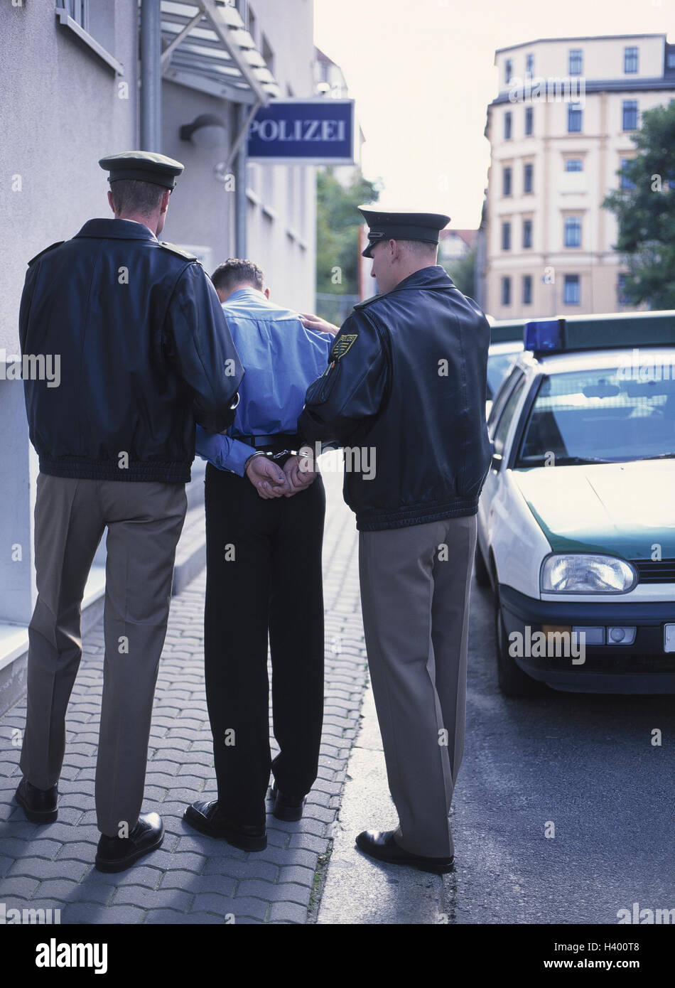 Les policiers, l'homme, arrestation, menottes, de police, police ...