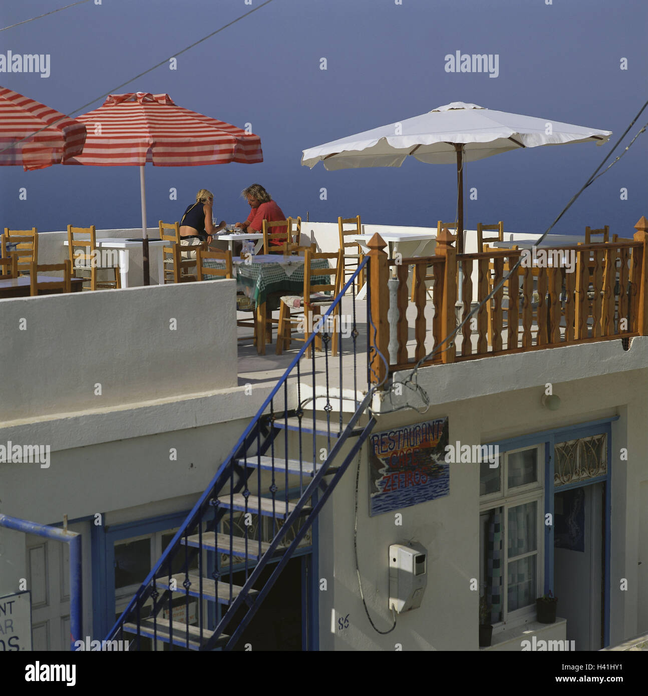 La Grèce, le cirque d'émotivité, Olympos, Terrace cafe, touristiques ...