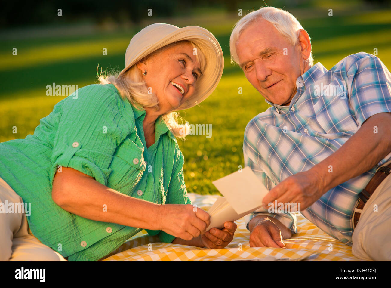 Beau couple de personnes âgées Banque de photographies et d’images à ...