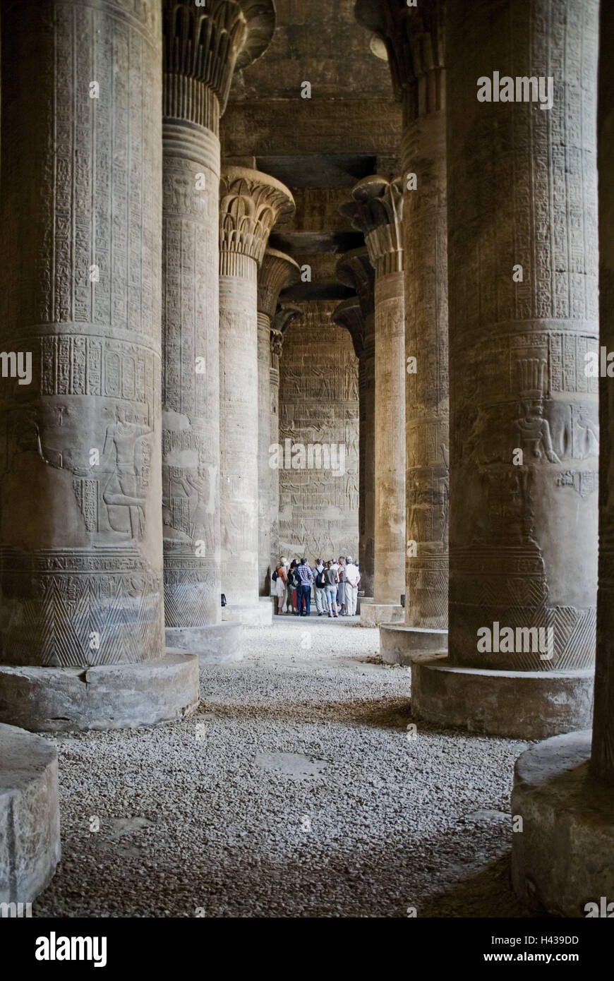 L'Egypte, Esna, Chnum temple, vestibule, piliers, les touristes, l ...