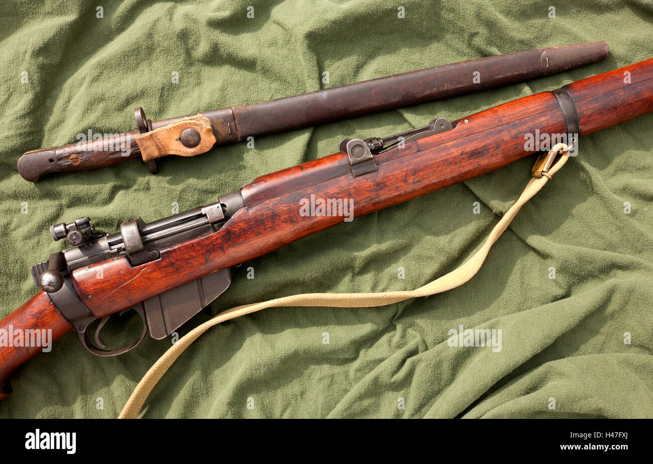 Fusil militaire Vintage et la baïonnette. Vue du haut vers le bas Photo ...