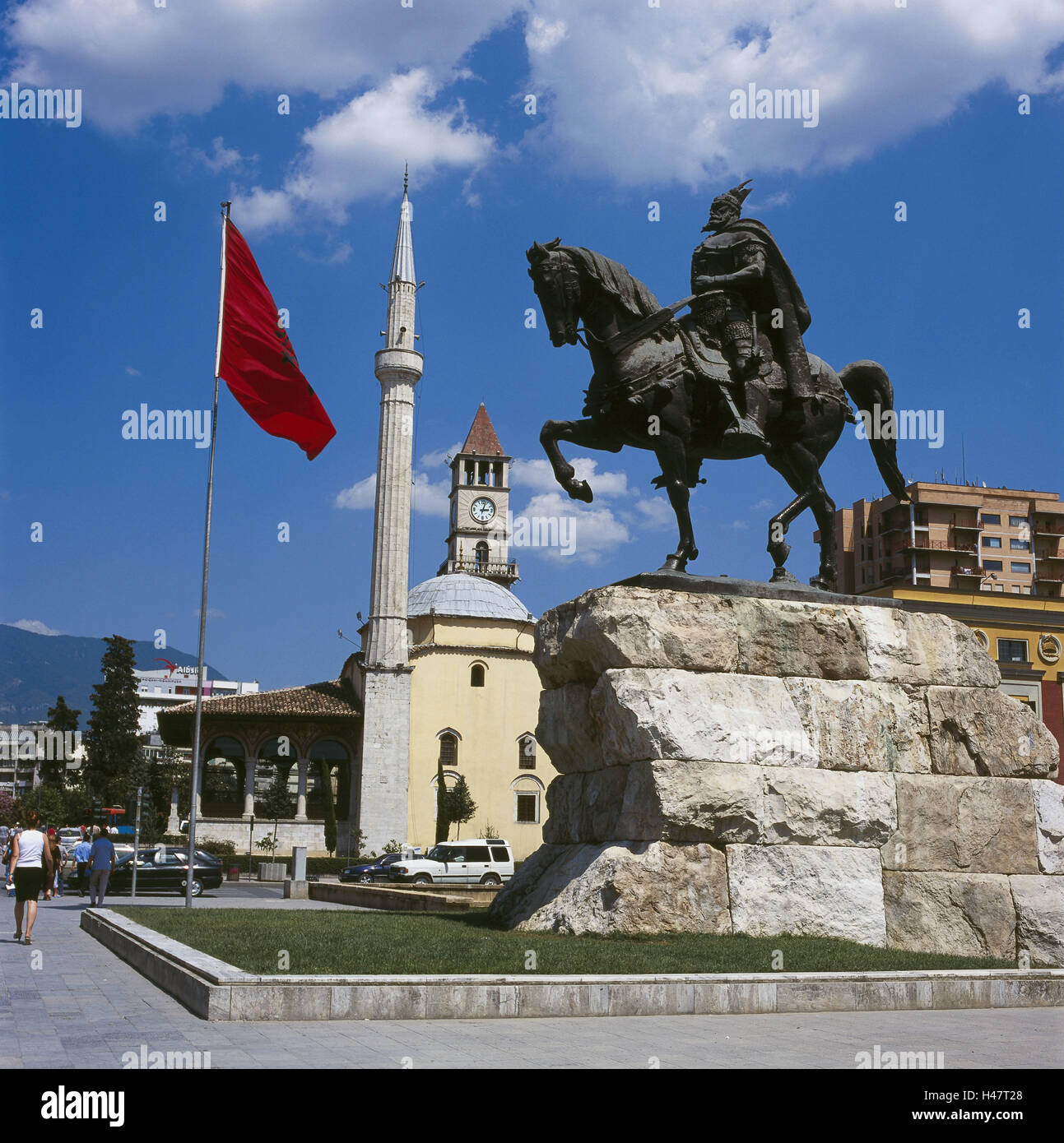 L'Albanie, Tirana, l'espace Skanderberg, statue équestre mountain ...