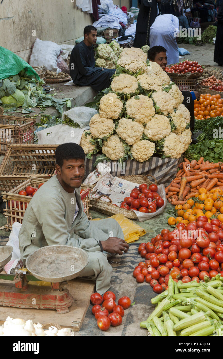 Weekly souk Banque de photographies et d’images à haute résolution - Alamy
