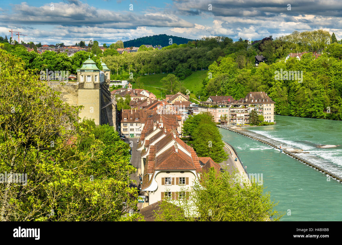 La rivière aare et le centre historique de berne Banque de ...