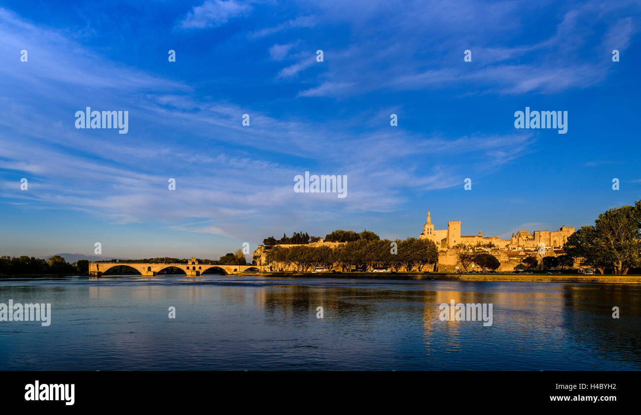France, Provence, Vaucluse, Avignon, Port, Vieille Ville, pont Saint ...