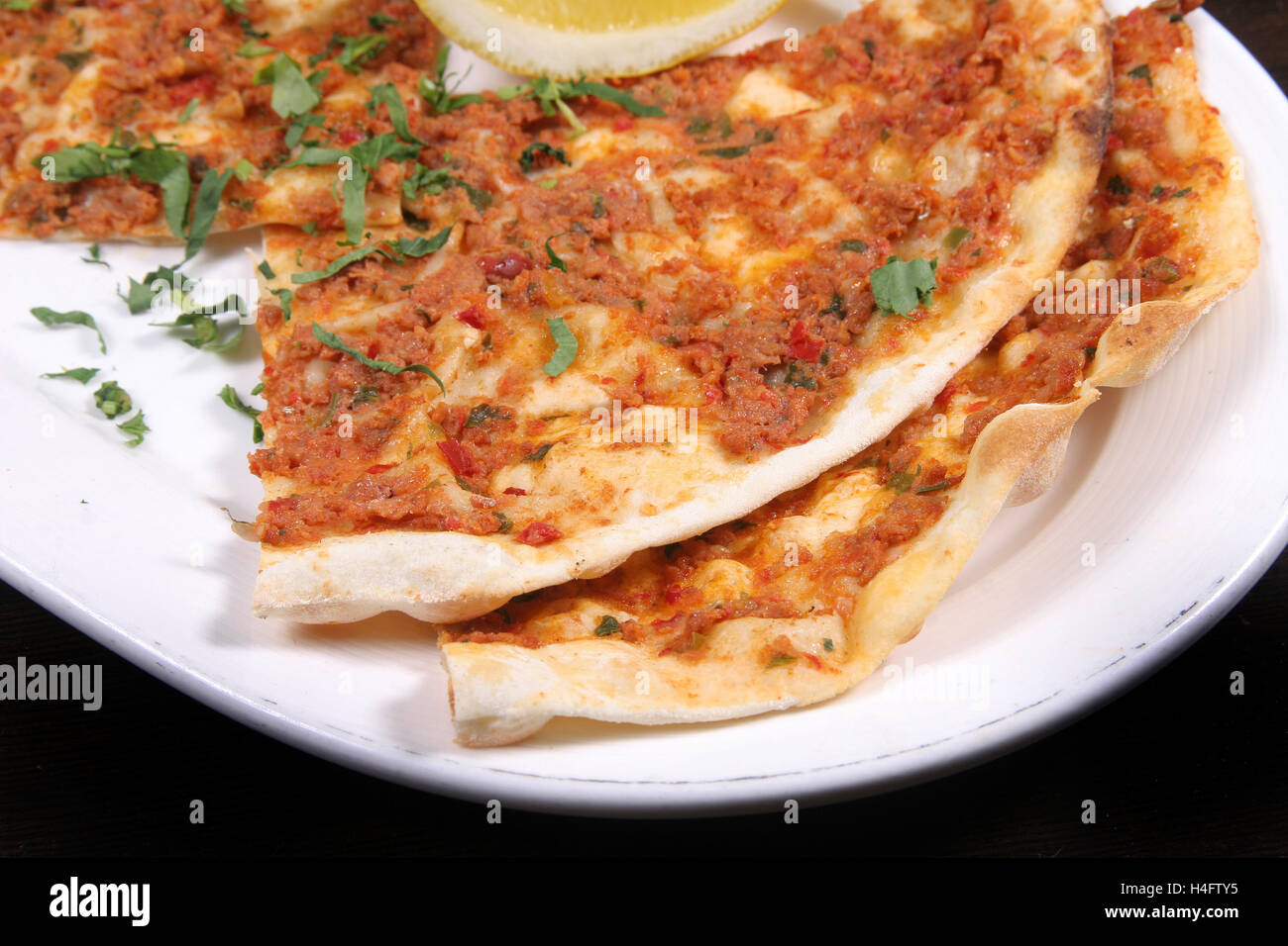 Lahmacun turc Banque de photographies et d’images à haute résolution - Alamy