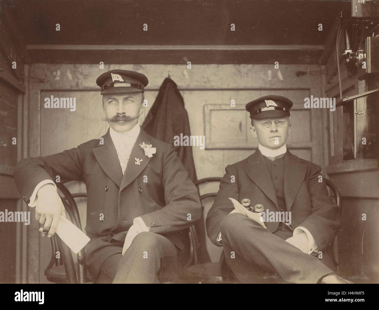 Capitaines de navires Banque de photographies et d’images à haute ...