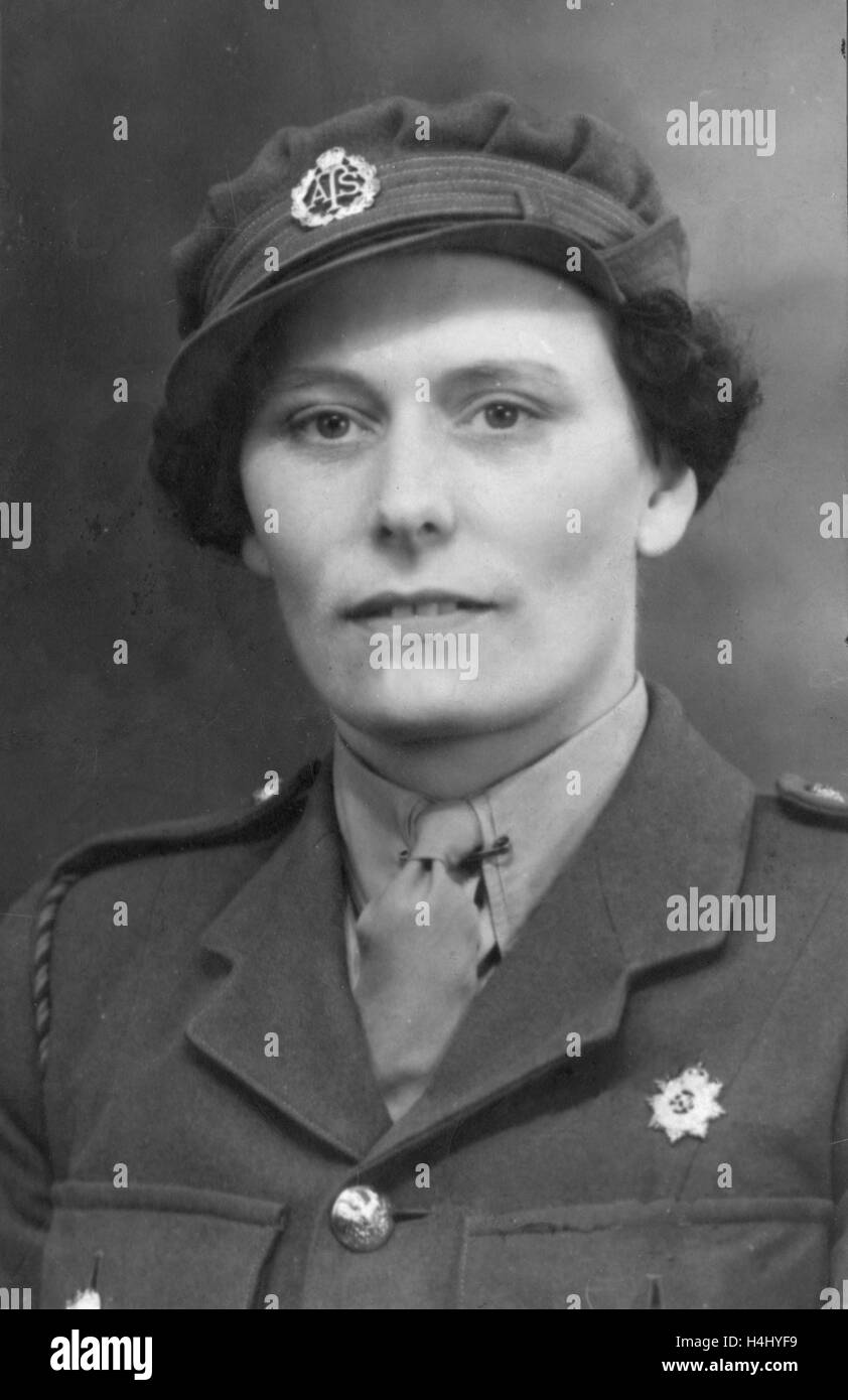 Vintage World War Deux Portraits Dune Femme En Uniforme Ats Vers 1940
