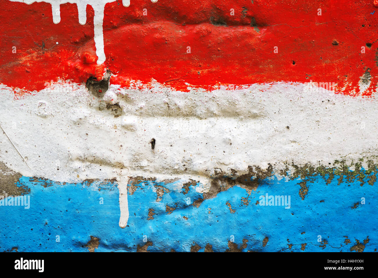 Drapeau rouge blanc et bleu peint sur mur - cette combinaison de ...
