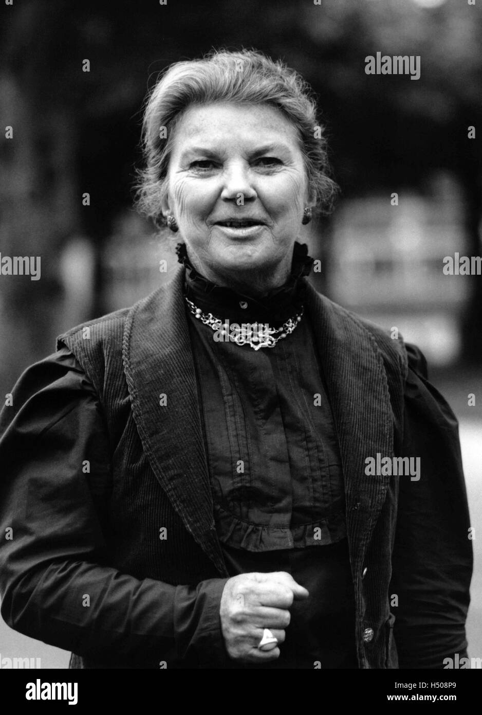 Joan aiken Banque de photographies et d’images à haute résolution - Alamy