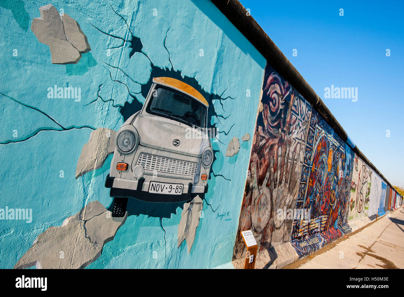 Peinture de voiture Trabant briser wall at East Side Gallery à l'ancien ...