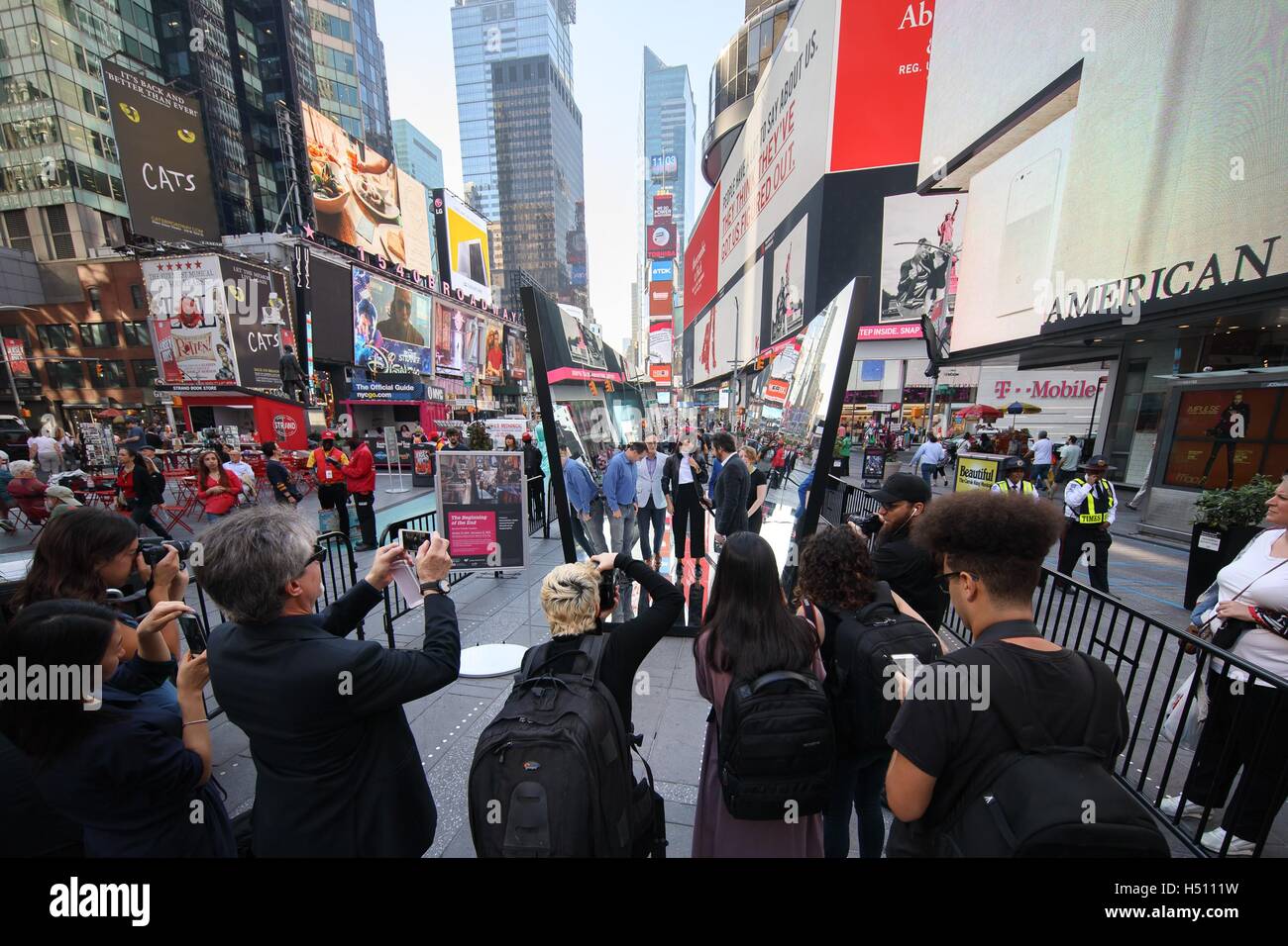The beginning of the end times square Banque de photographies et d ...