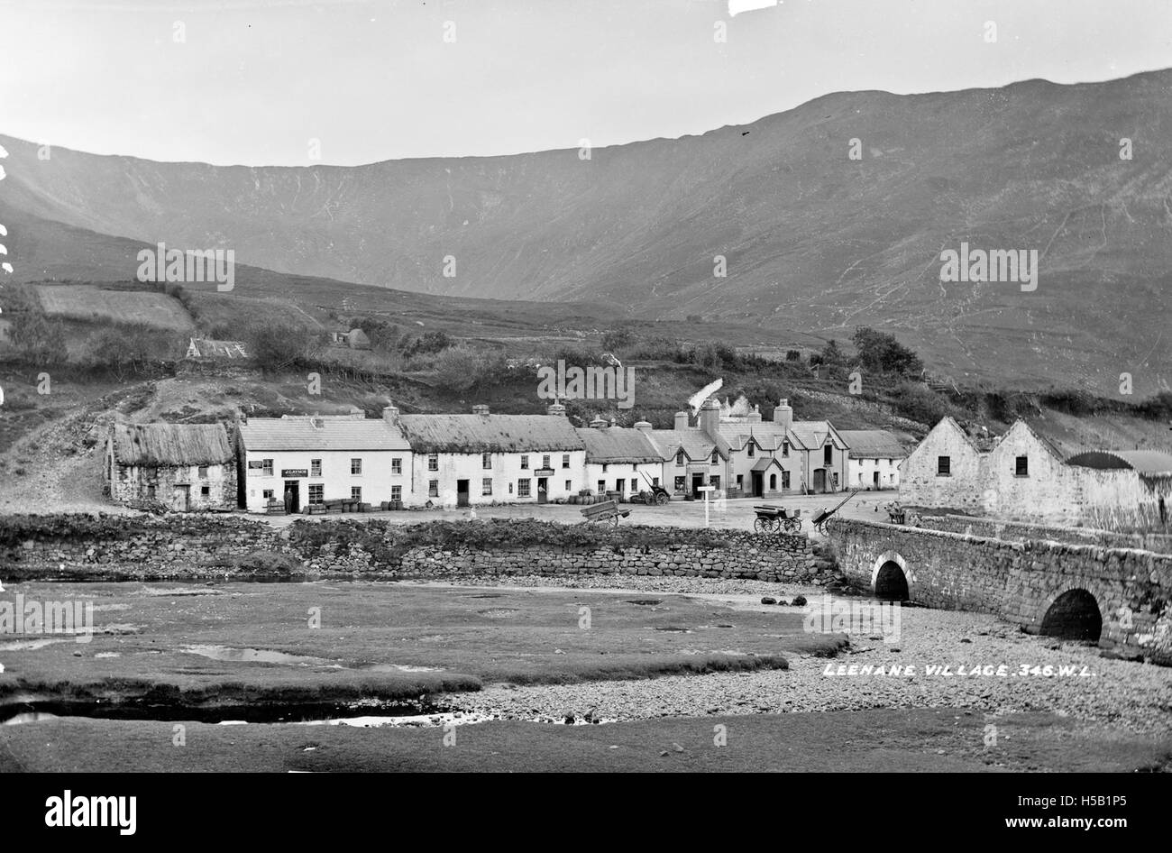 Leenane village Banque de photographies et d’images à haute résolution ...