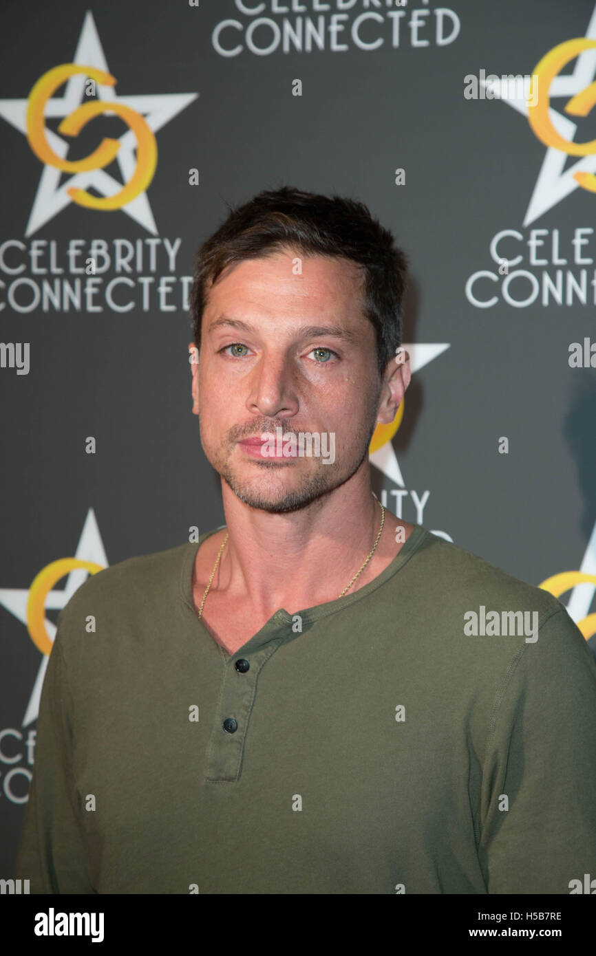Actor simon rex Banque de photographies et d’images à haute résolution ...
