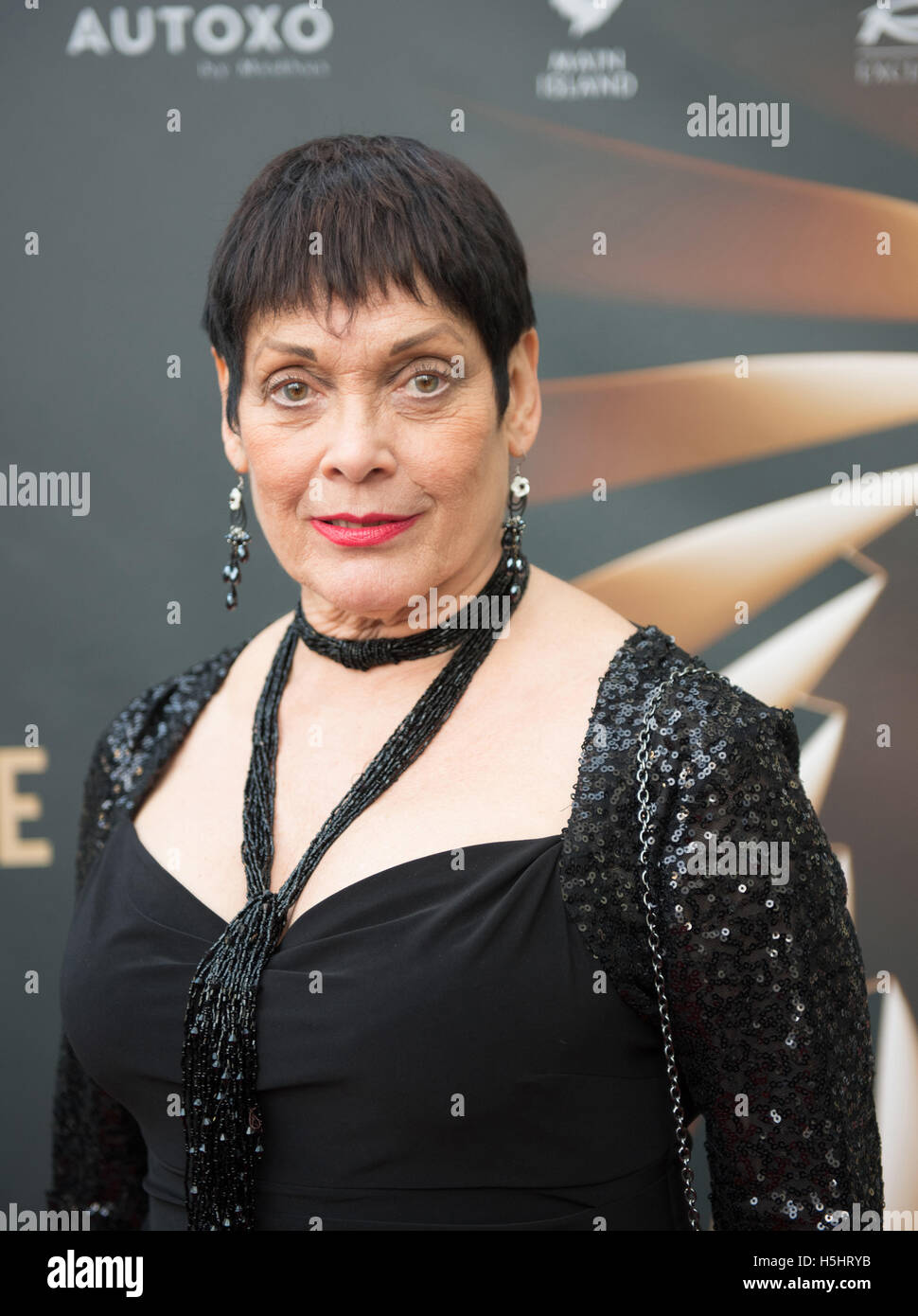 Martine beswick Banque de photographies et d’images à haute résolution ...