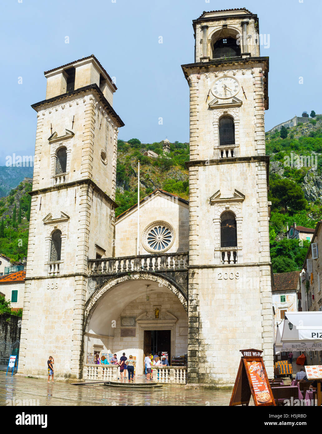 La Cathédrale de St Tryphon est le plus célèbre attraction touristique ...