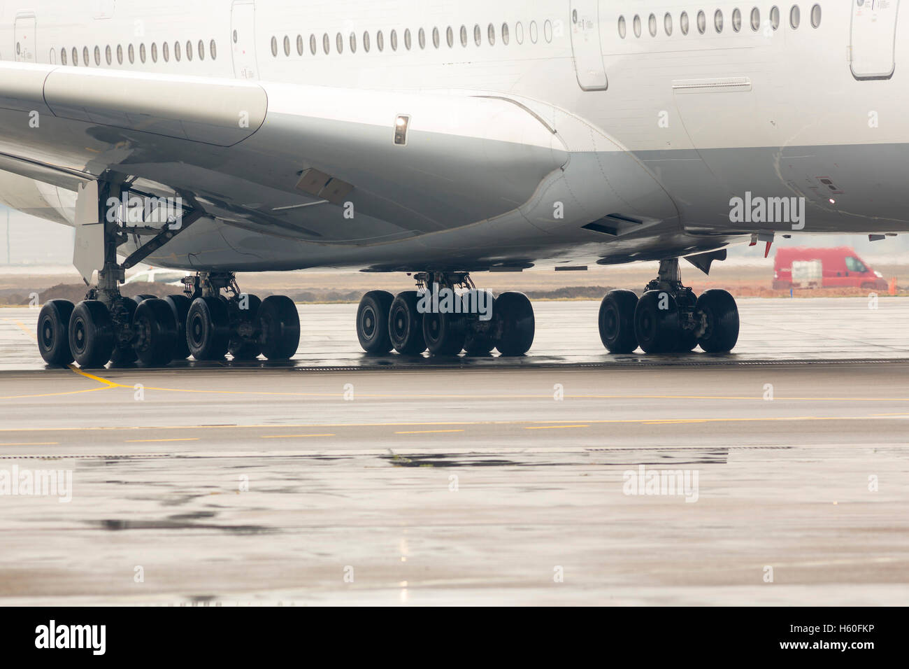 Avion sur une piste Banque de photographies et d’images à haute ...