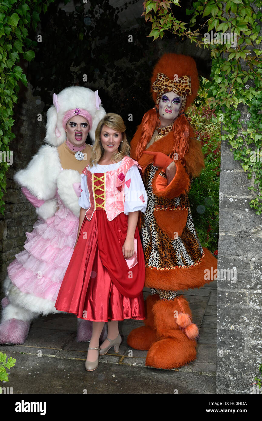 Les dames de la pantomime font Banque de photographies et d’images à ...