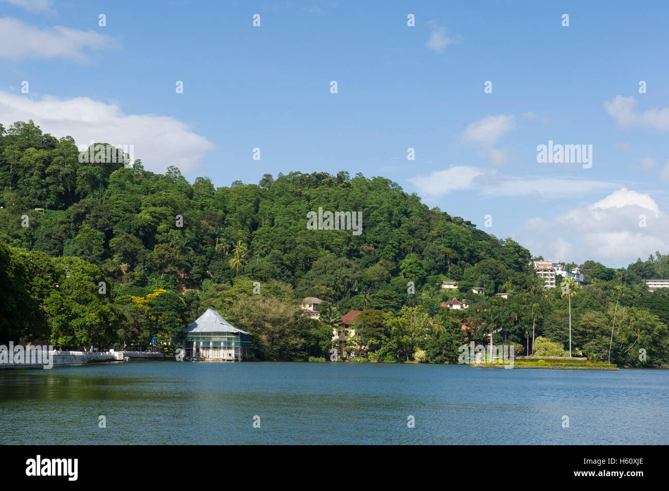 Baignoire de la reine, Temple de la dent sur le lac de Kandy, Kandy ...