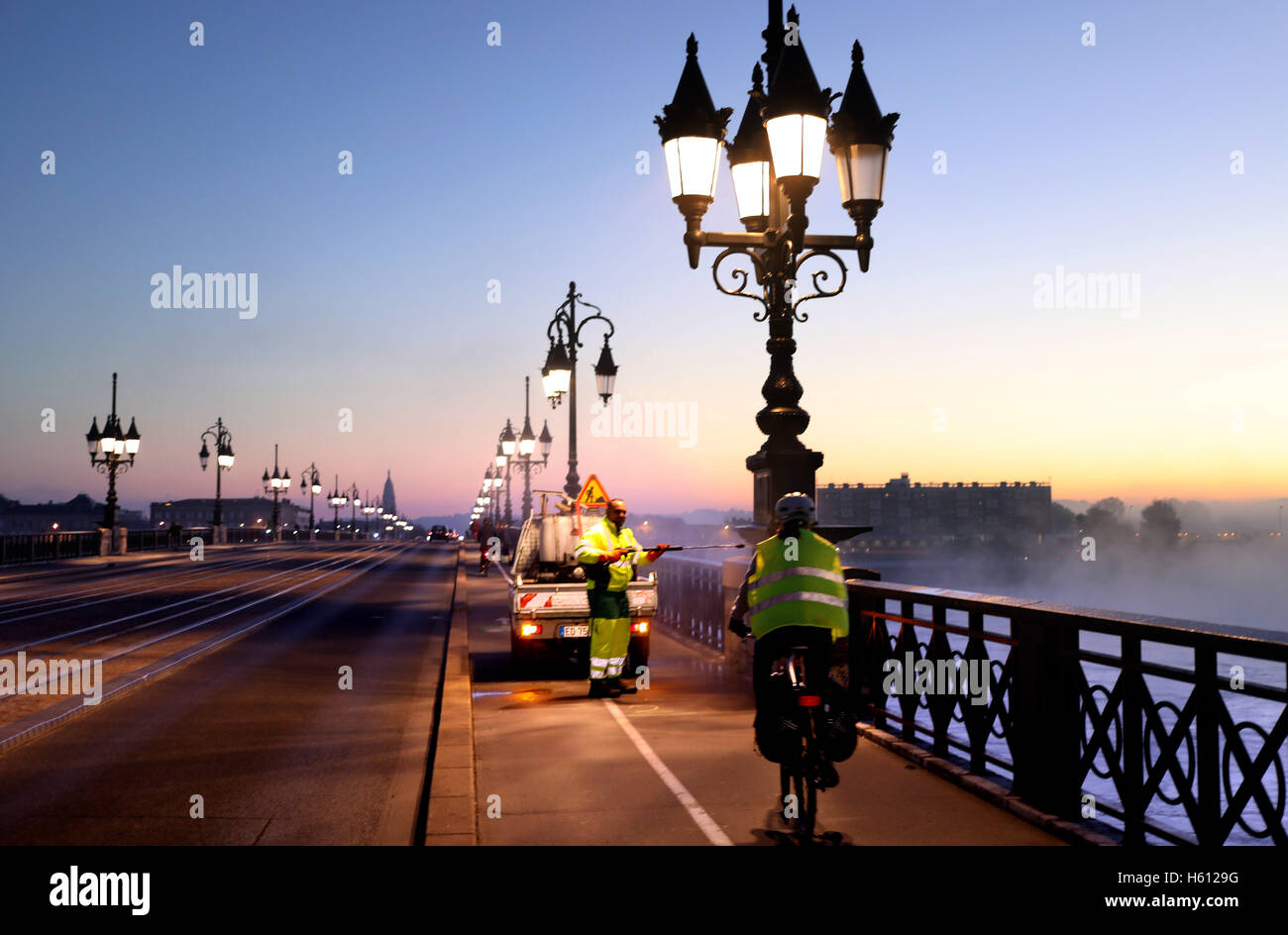 Pont pierre Banque de photographies et d’images à haute résolution - Alamy
