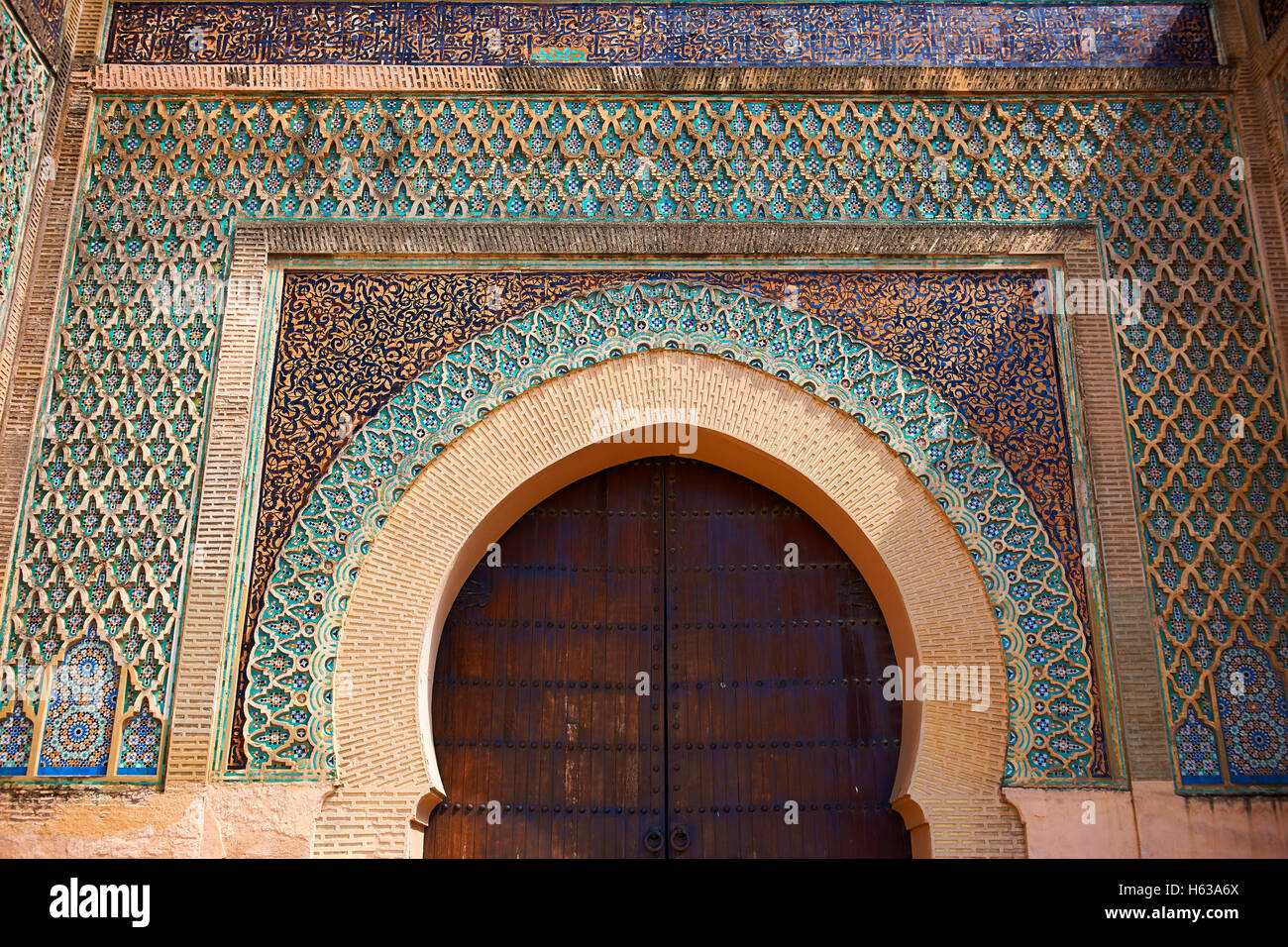 Mosaïques de zelliges et de plâtres de l'arabesque de style mauresque ...
