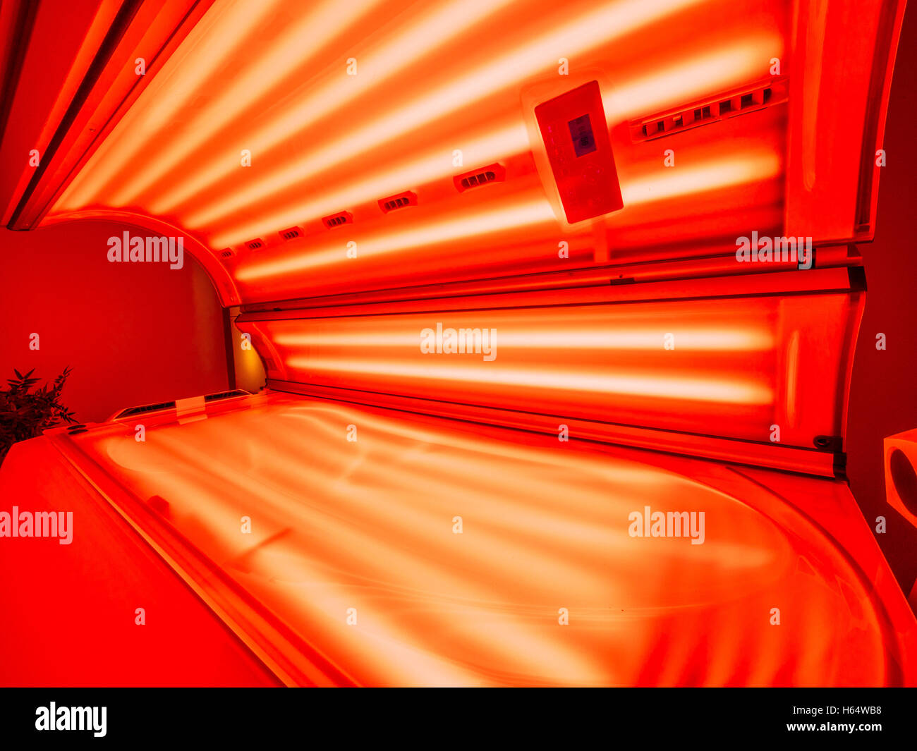 Bronzage au solarium Banque de photographies et d’images à haute ...