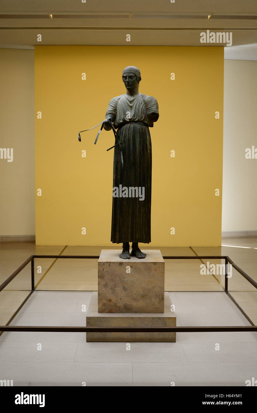 Greece delphi museum statue Banque de photographies et d’images à haute ...
