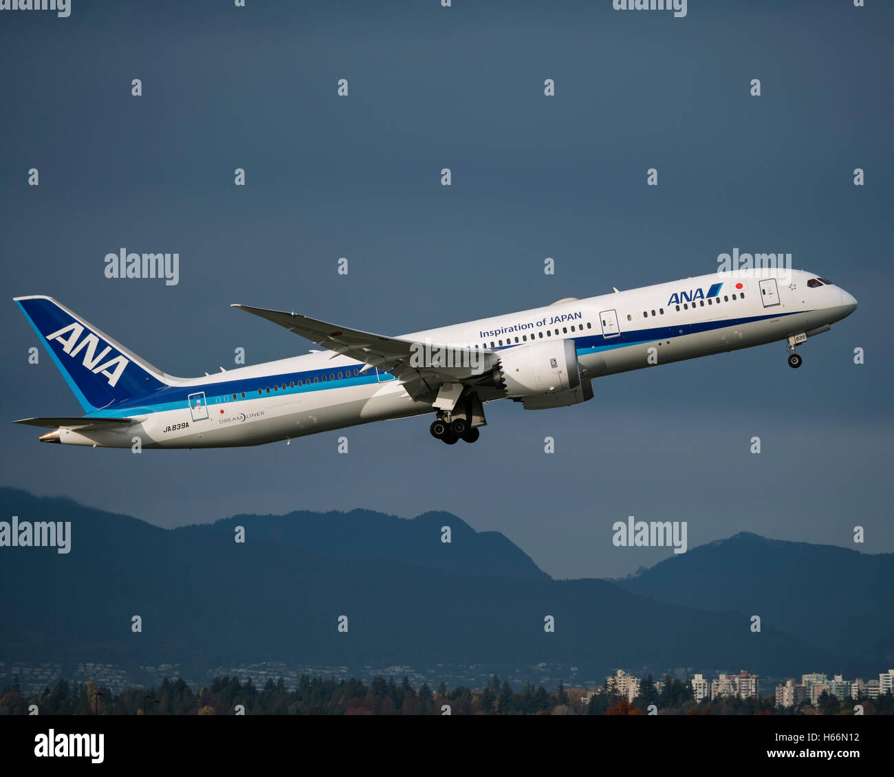 All Nippon Airways ANA Boeing 787 (787-9) JA839A Dreamliner passenger ...