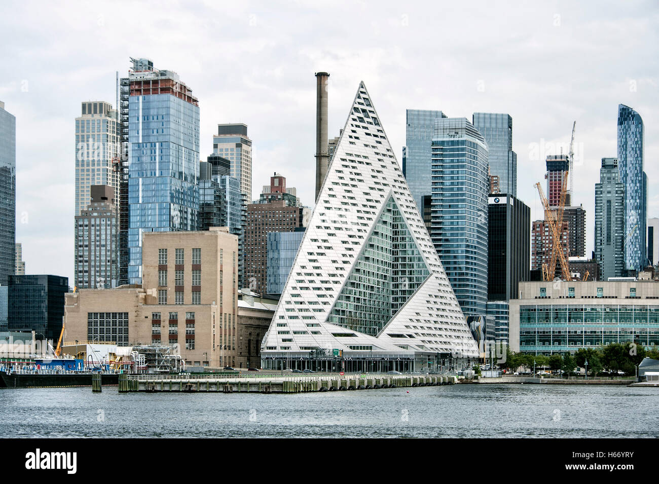 Nouveau bâtiment spectaculaire VIA 57 Ouest, immeuble résidentiel d ...