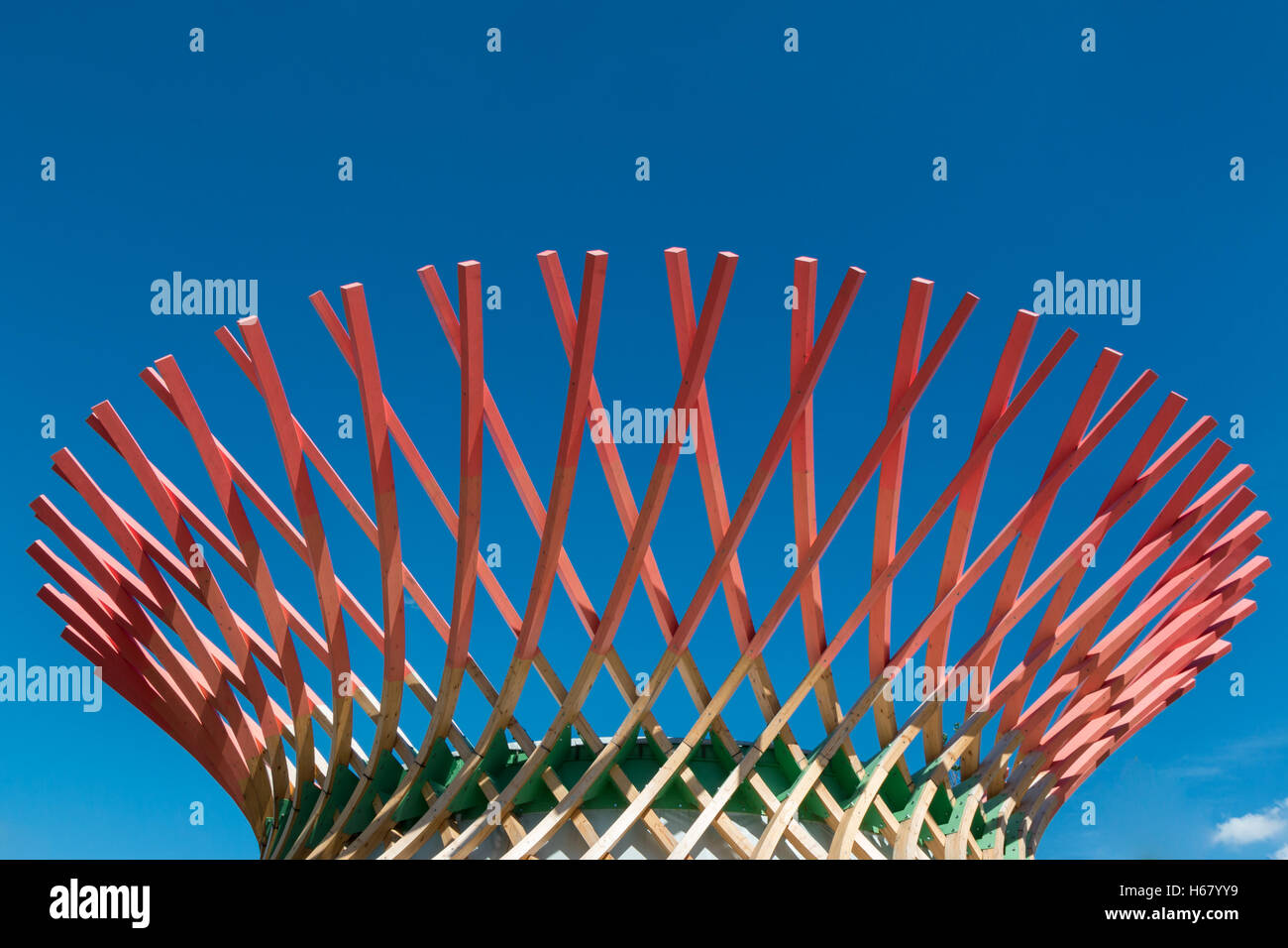 Structure courbe en bois : Bâtiment avec architecture moderne Photo ...