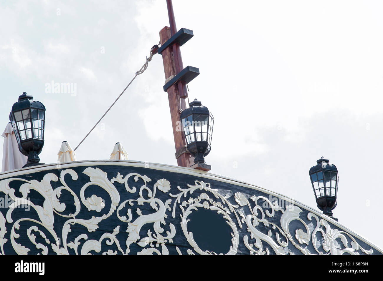 Détail des fanaux à la poupe d'un navire ancien Photo Stock - Alamy