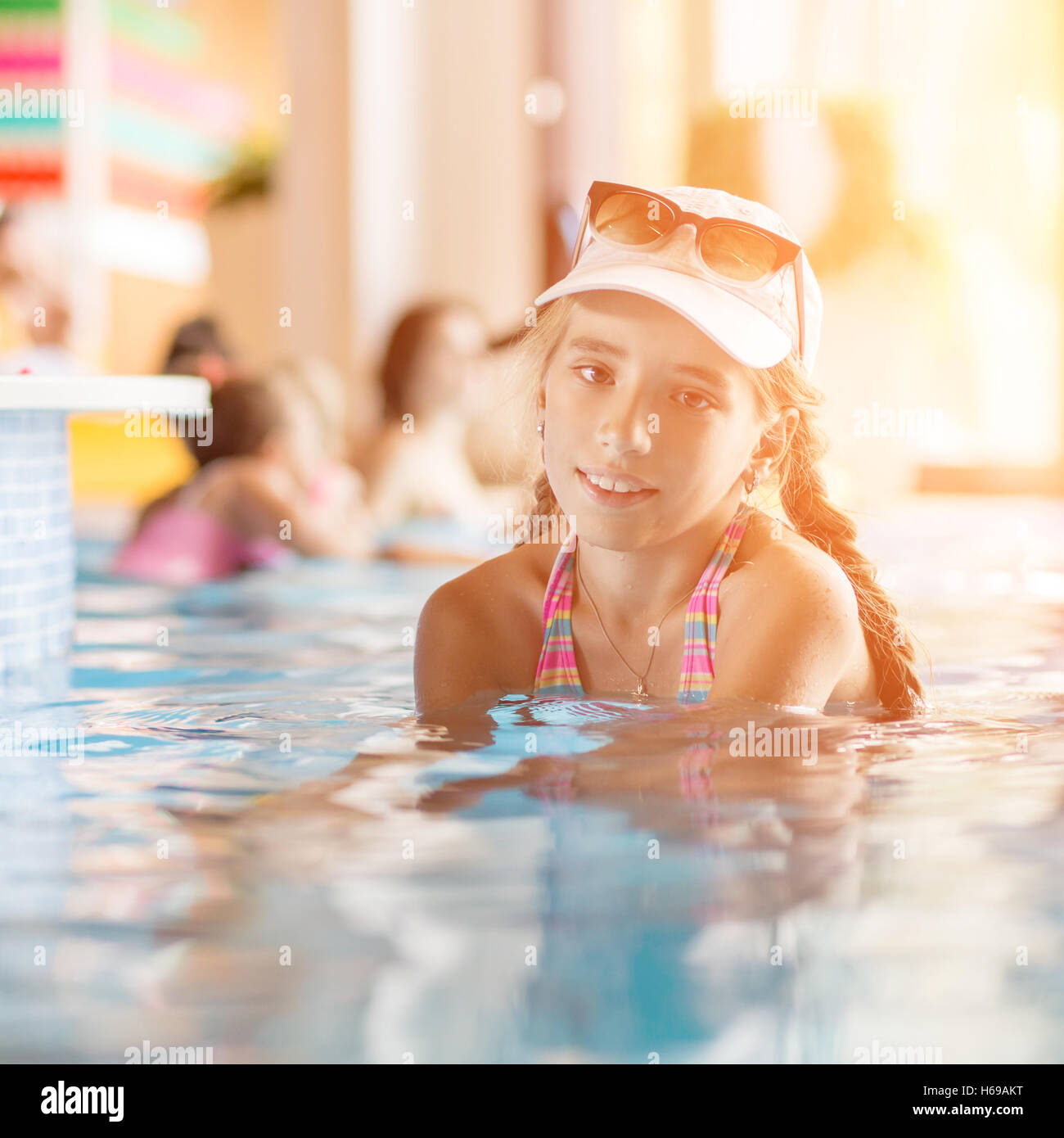 Girl Bikini Pool Wet Young Banque De Photographies Et Dimages à Haute