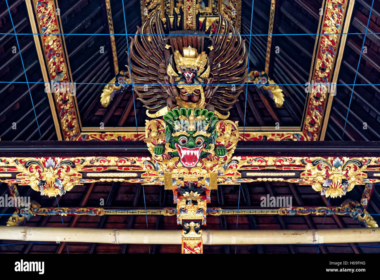 Garuda statue Banque de photographies et d’images à haute résolution ...
