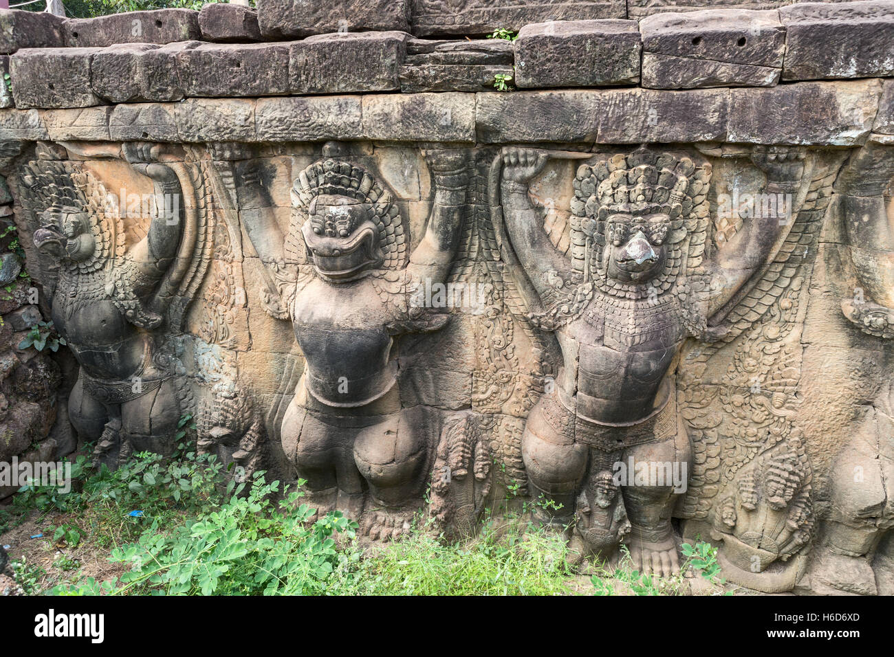 Garuda, Elephant Terrace, bas-relief, complexe Bayon, architecture ...