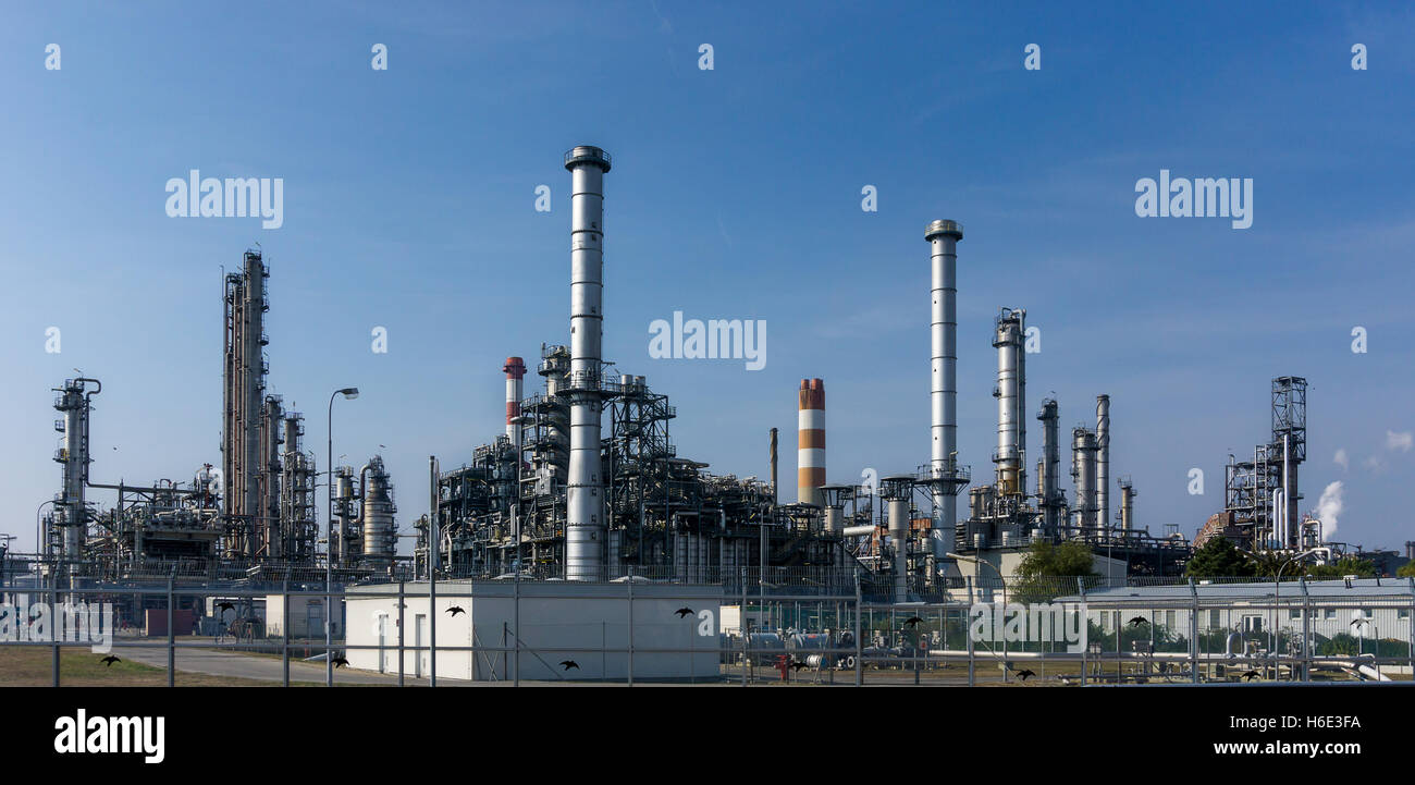 Raffinerie de cheminée Banque de photographies et d’images à haute ...