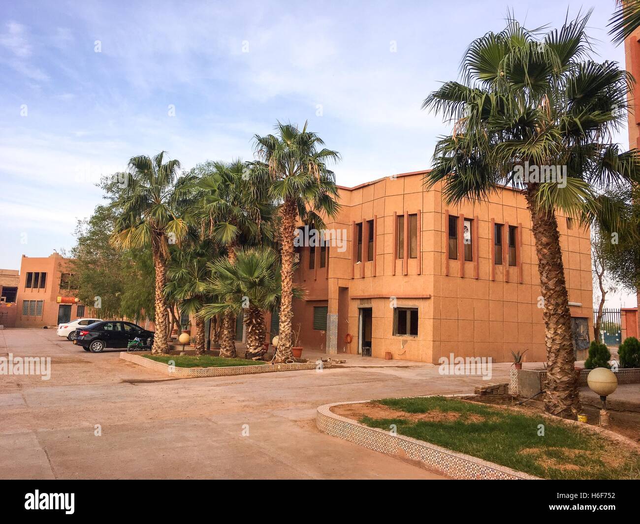 El jazira bâtiment de l'hôtel à Béchar en Algérie. Dans le passé ...