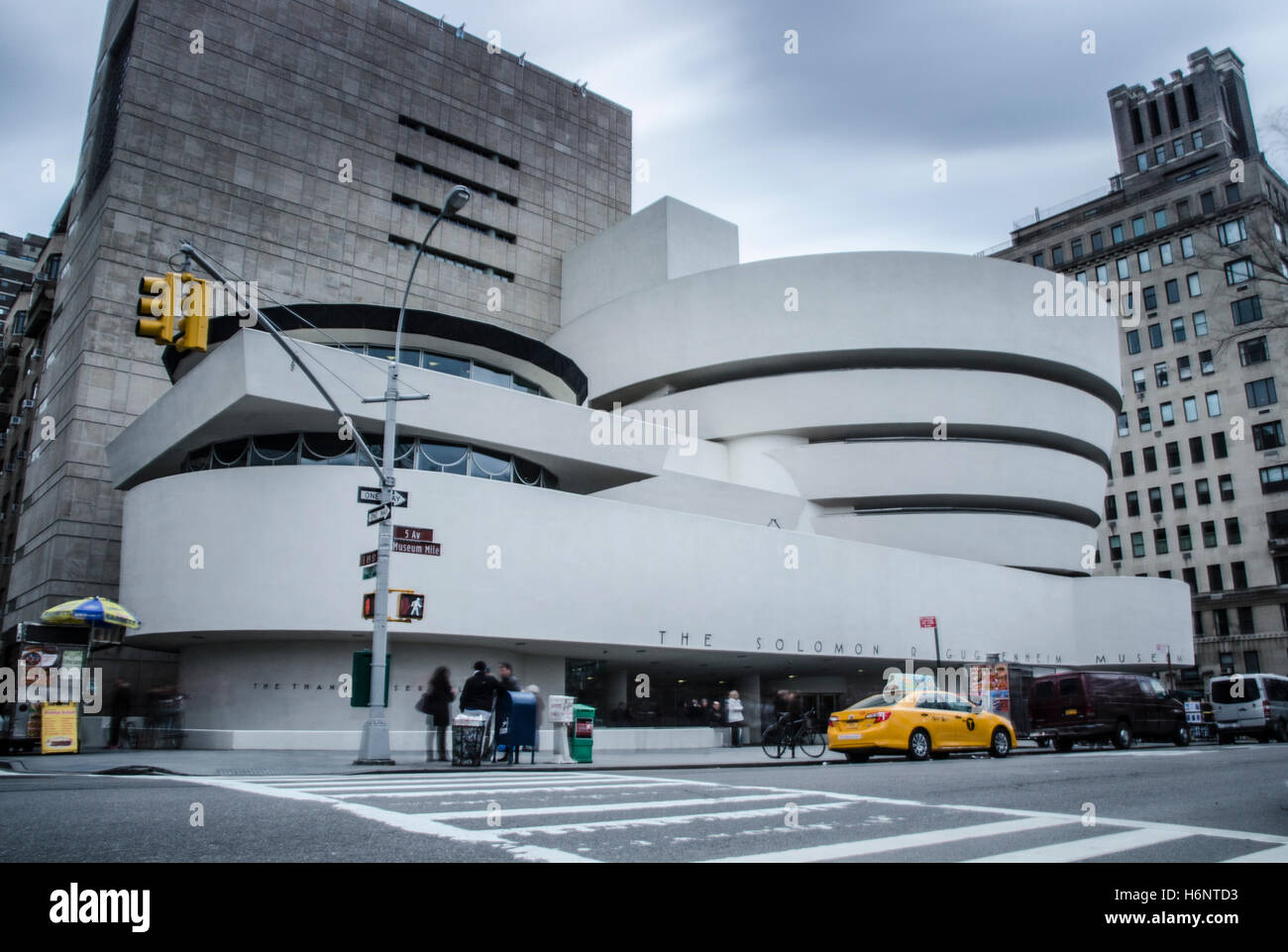 Spiral ramp at guggenheim museum Banque de photographies et d’images à ...