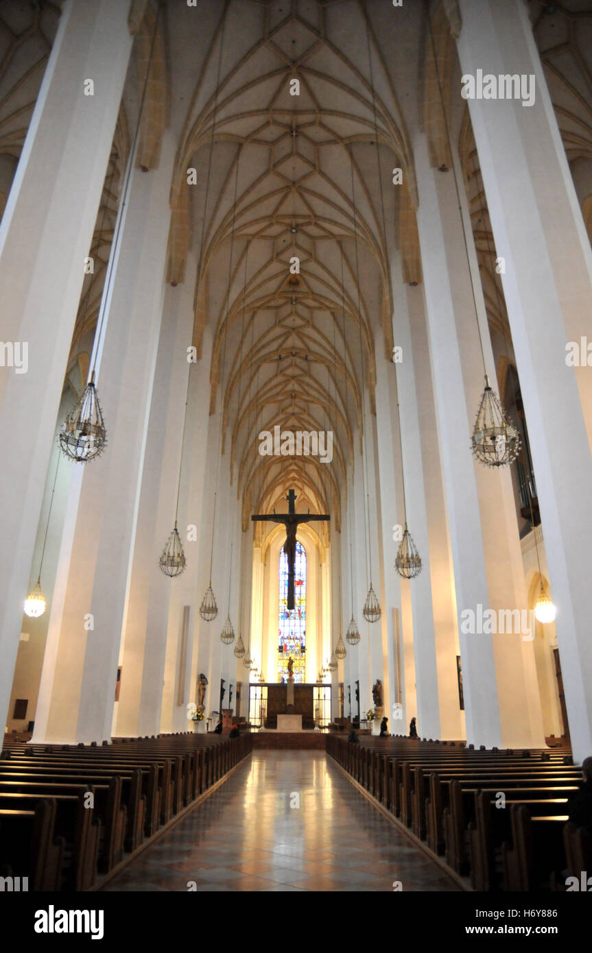 à l'intérieur de l'église catholique Banque de photographies et d ...