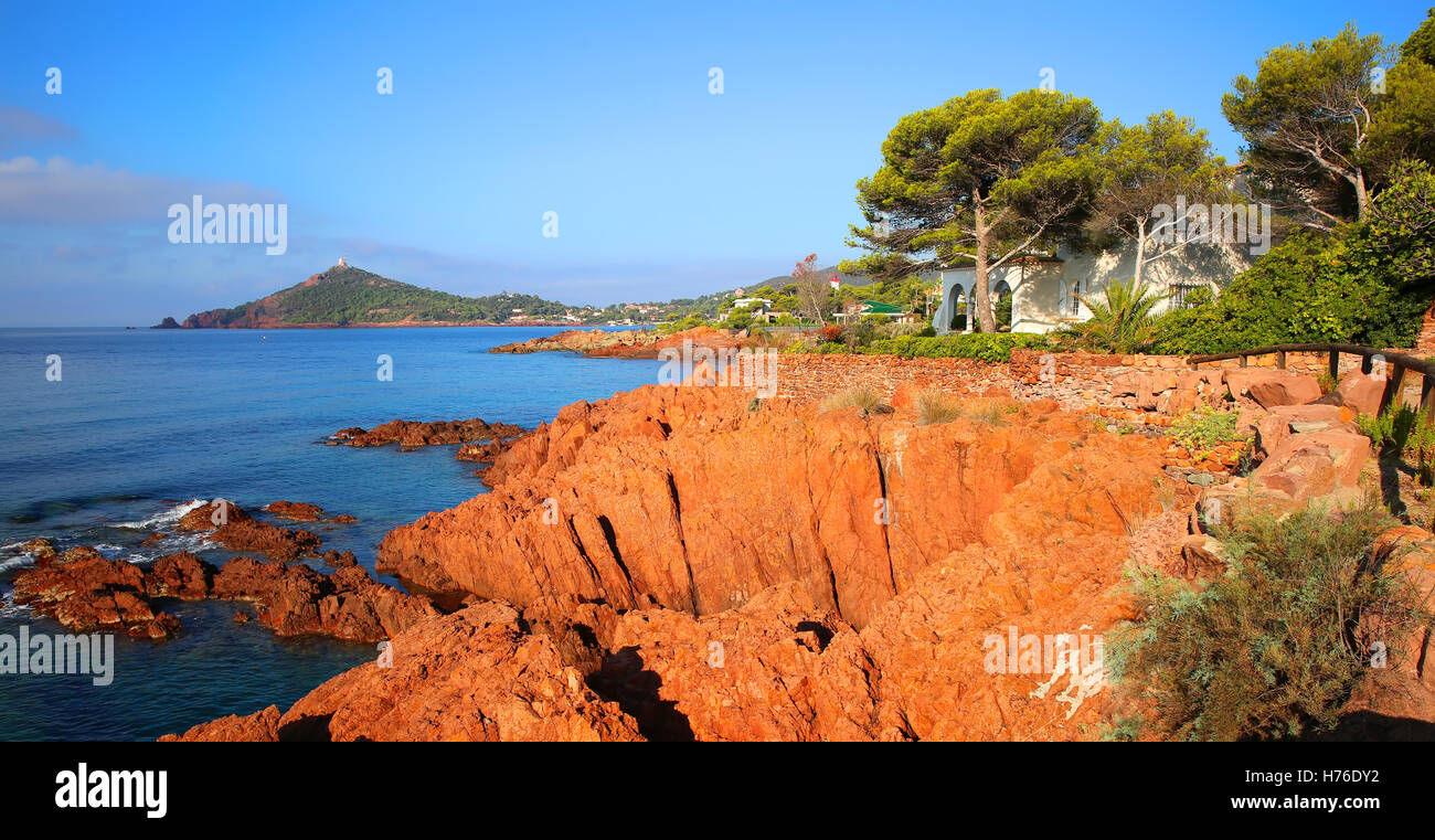 Roches rouges de l'Esterel côte méditerranéenne, la plage et la mer ...